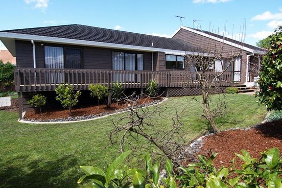 Property value - 6 Kerlin Crescent, West Harbour - realestate.co.nz