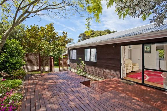 Property value - 15A Valecrest Place, Bayview - realestate.co.nz