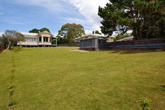 Property value - 8 Kaponga Crescent, New Lynn - realestate.co.nz