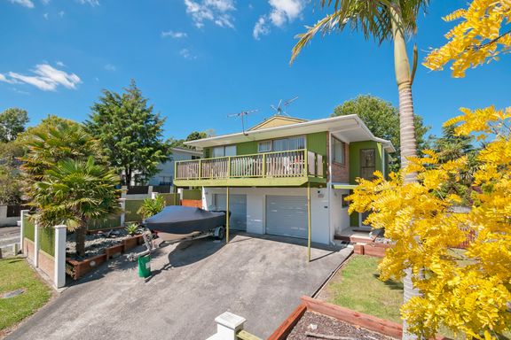 Property value - 18 Reynella Drive, Massey - realestate.co.nz