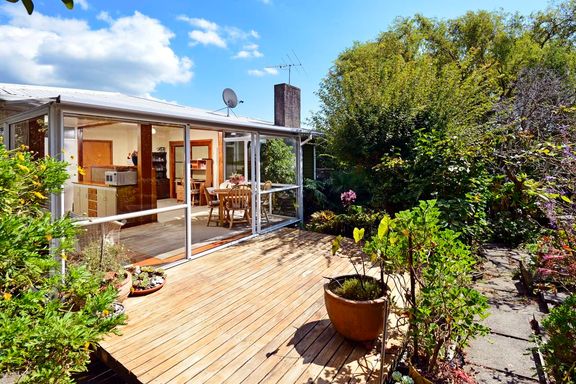 Property value - 74 Selwyn Crescent, Forrest Hill - realestate.co.nz