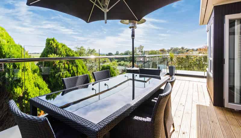 Property value - 2/18 Charles Dickens Drive, Mellons Bay - realestate.co.nz