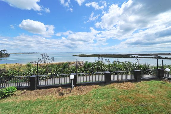 Property value - 24 Bill Phillip Place, Clendon Park - realestate.co.nz