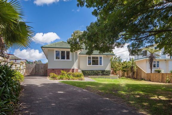 Property value - 51 Neil Avenue, Te Atatu Peninsula - realestate.co.nz