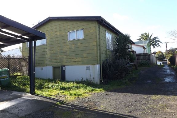 Property value - 2/18 Craigbank Avenue, New Lynn - realestate.co.nz