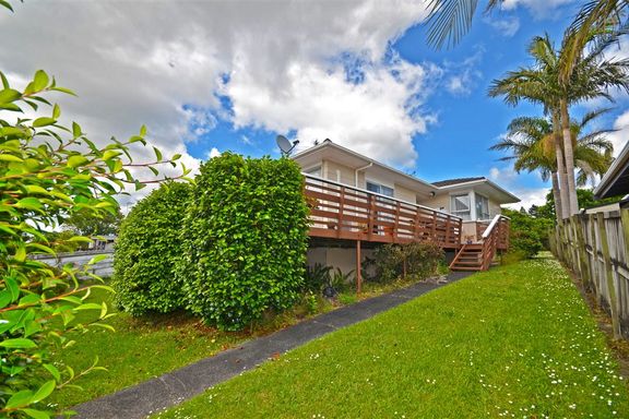 Property value - 24 Pipitea Place, Massey - realestate.co.nz