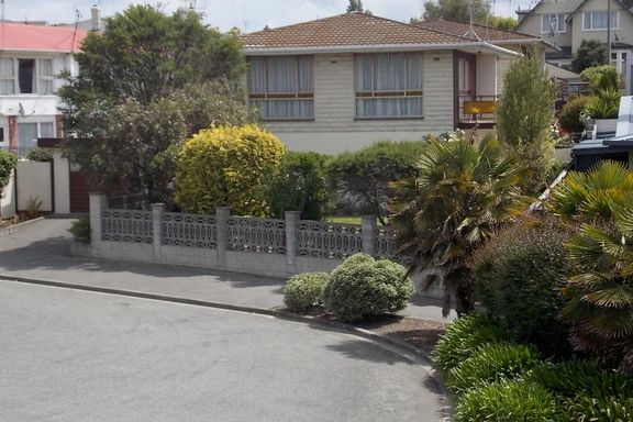 Property value - 12 Hewlings Street, Seaview - realestate.co.nz