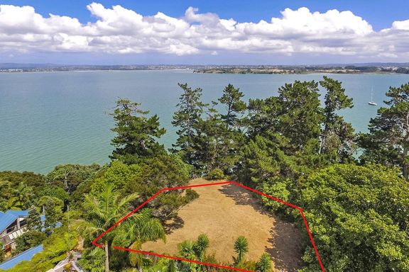 Property value - 52 Brigantine Drive, Beach Haven - realestate.co.nz