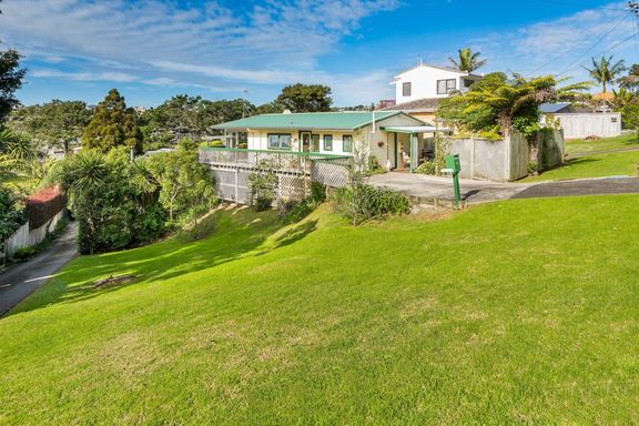 Property value - 52 Nigel Road, Browns Bay - realestate.co.nz