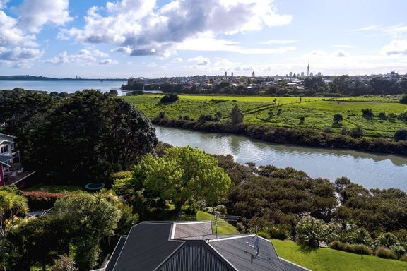 Property value - 2 Lister Street, Point Chevalier - realestate.co.nz
