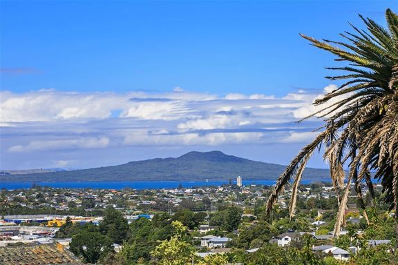 Property value - 621 Glenfield Road, Totara Vale - realestate.co.nz