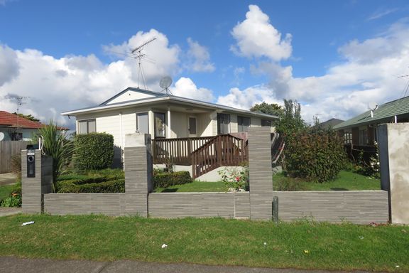 Property value - 51 Manuroa Road, Takanini - realestate.co.nz