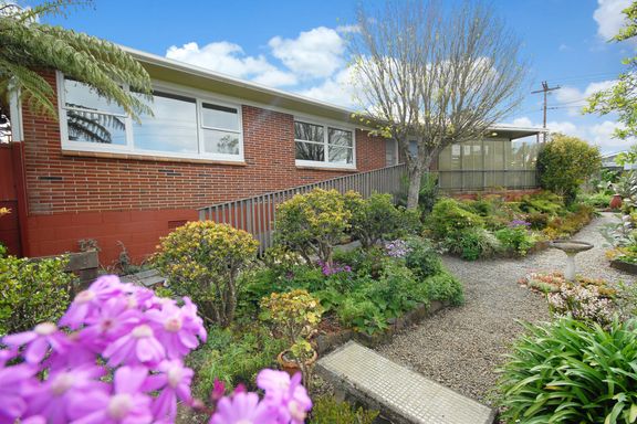 Property value - 1/56 Sunnynook Road, Sunnynook - realestate.co.nz