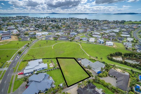 Property value - 11 Intrepid Crescent, Beachlands - realestate.co.nz
