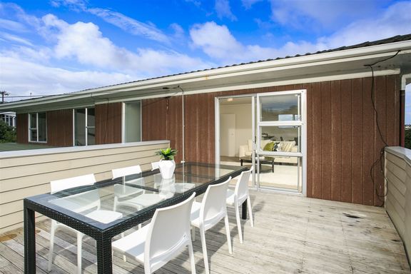 Property value - 2/22B Sunnynook Road, Sunnynook - realestate.co.nz