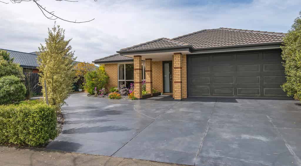 Property value - 52 Rothesay Road, Parklands - realestate.co.nz