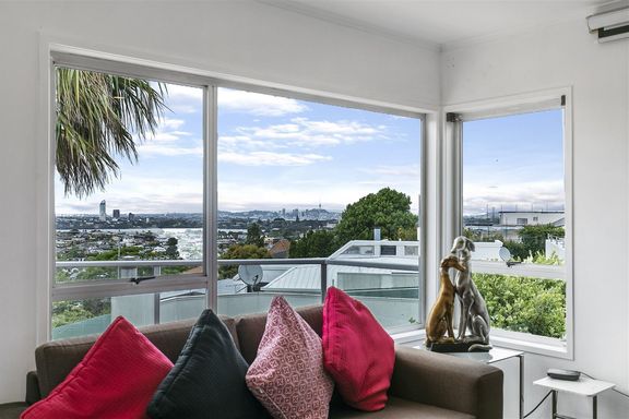 Property value - 3/1A Castor Bay Road, Castor Bay - realestate.co.nz