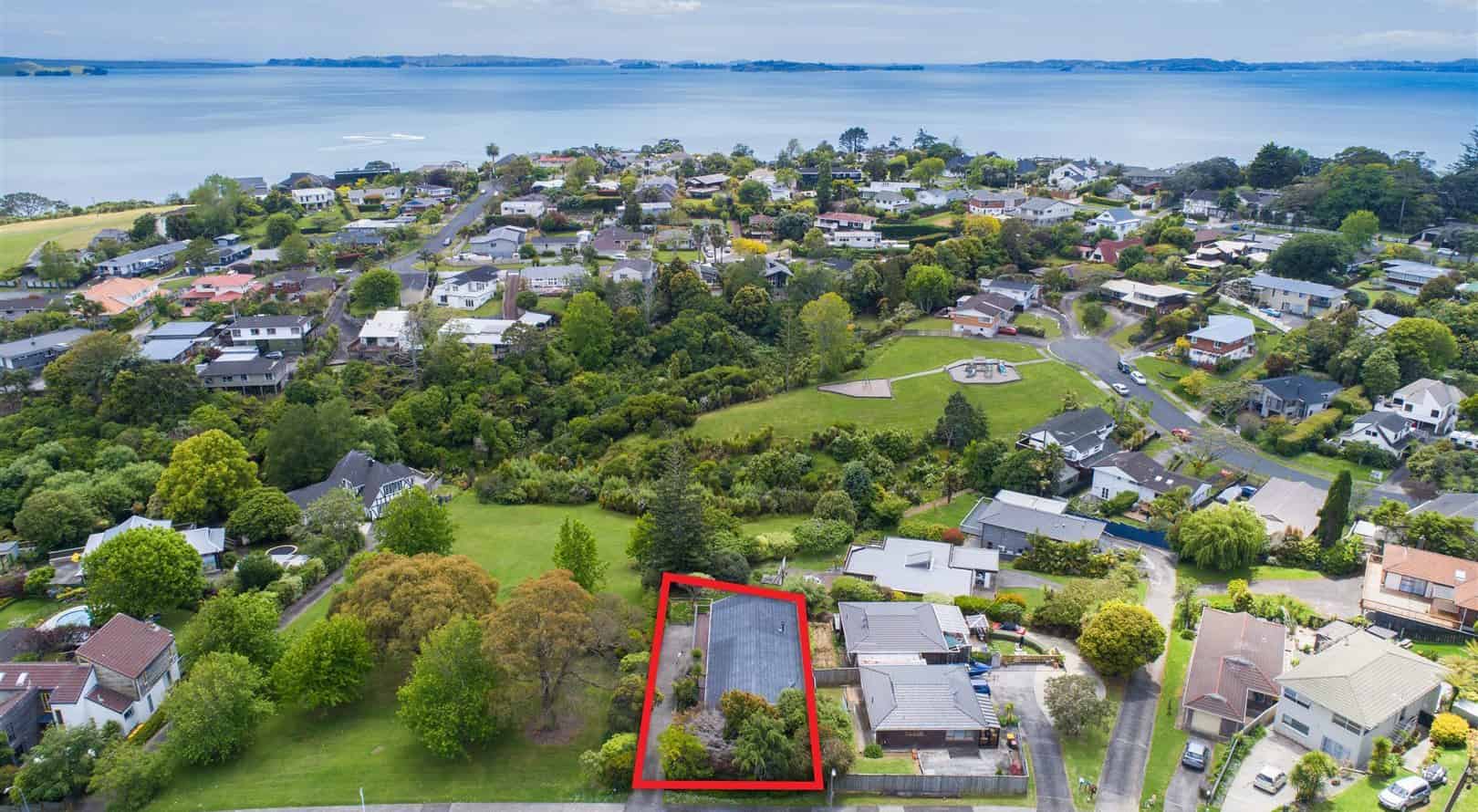 Property value - 23 Charles Dickens Drive, Mellons Bay - realestate.co.nz
