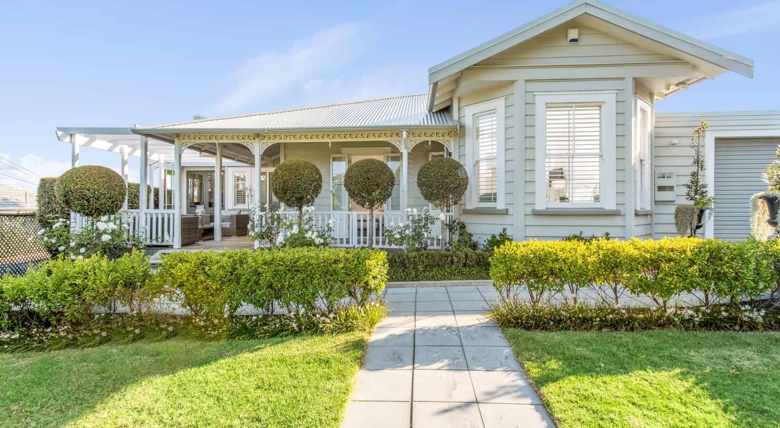 Property value - 71 Beach Road, Mellons Bay - realestate.co.nz