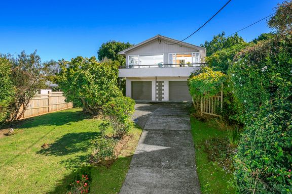 Property value - 11 Edgeworth Road, Glenfield - realestate.co.nz