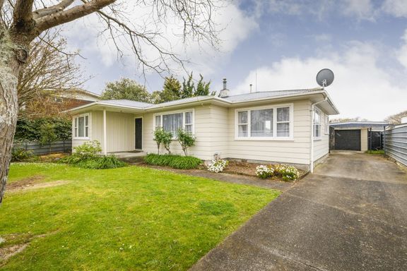 Property value - 3 Abraham Crescent, Milson - realestate.co.nz