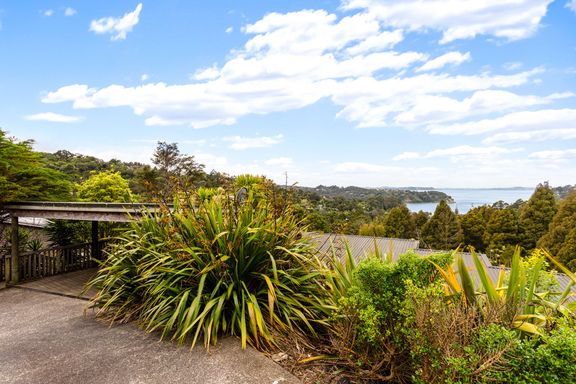 Property value - 98 Victory Road, Laingholm - realestate.co.nz