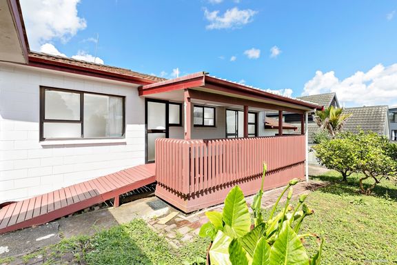 Property value - 4/6 Craigbank Avenue, New Lynn - realestate.co.nz