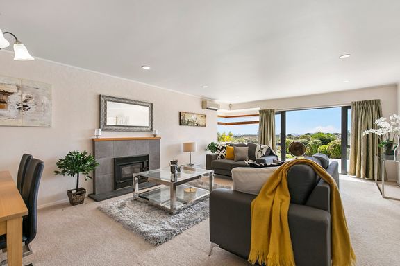 Property value - 38 Ewhurst Place, Goodwood Heights - realestate.co.nz