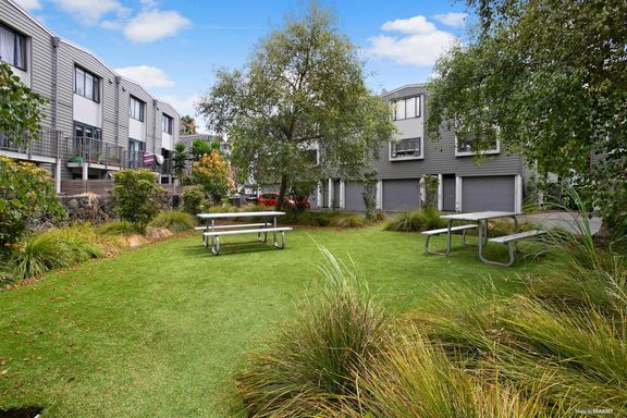 Property value - 33 Dovedale Place, Parnell - realestate.co.nz
