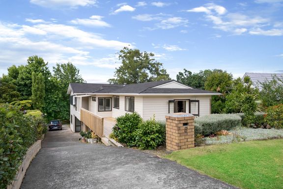 Property value - 8 Busbridge Place, Hillcrest - realestate.co.nz