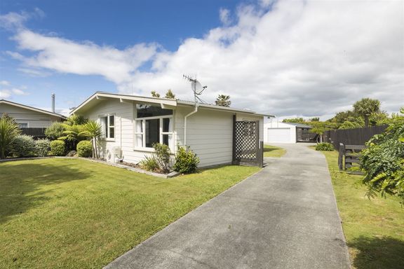 Property value - 20 Apollo Parade, Milson - realestate.co.nz