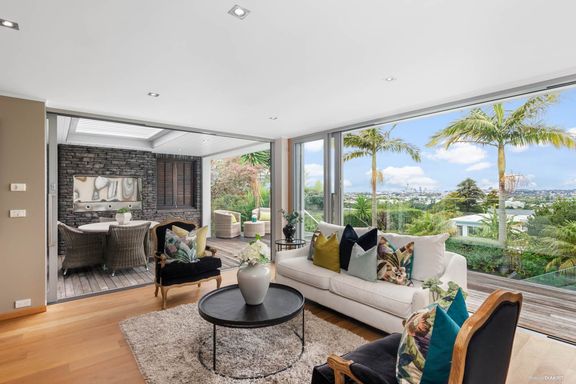 Property value - 10 Ruarangi Road, Mount Albert - realestate.co.nz