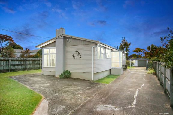 Property value - 16 Eskdale Road, Birkdale - realestate.co.nz