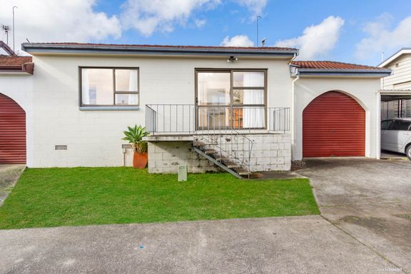 Property value - 2/6 Craigbank Avenue, New Lynn - realestate.co.nz