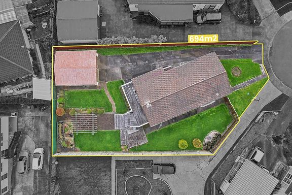 Property value - 16 Kingussie Place, Highland Park - realestate.co.nz