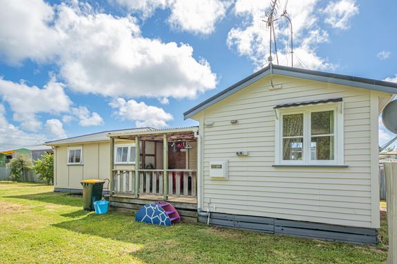 Property value - 12A Hokio Beach Road, Levin - realestate.co.nz