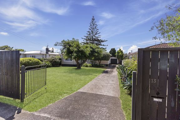 Property value - 13 Matapouri Road, Mangere Bridge - realestate.co.nz