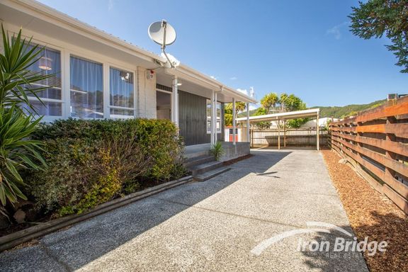 Property value - 11B Kaponga Street, Wainuiomata - realestate.co.nz