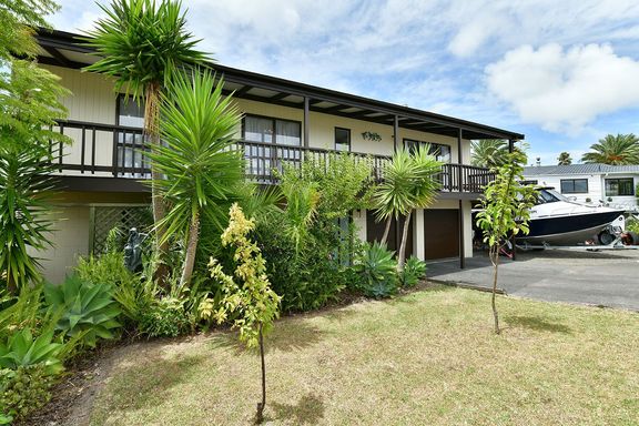 Property value - 37 Rawhiti Road, Manly - realestate.co.nz