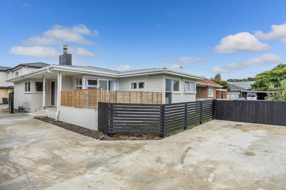 Property value - 23 Pakuranga Road, Pakuranga - realestate.co.nz