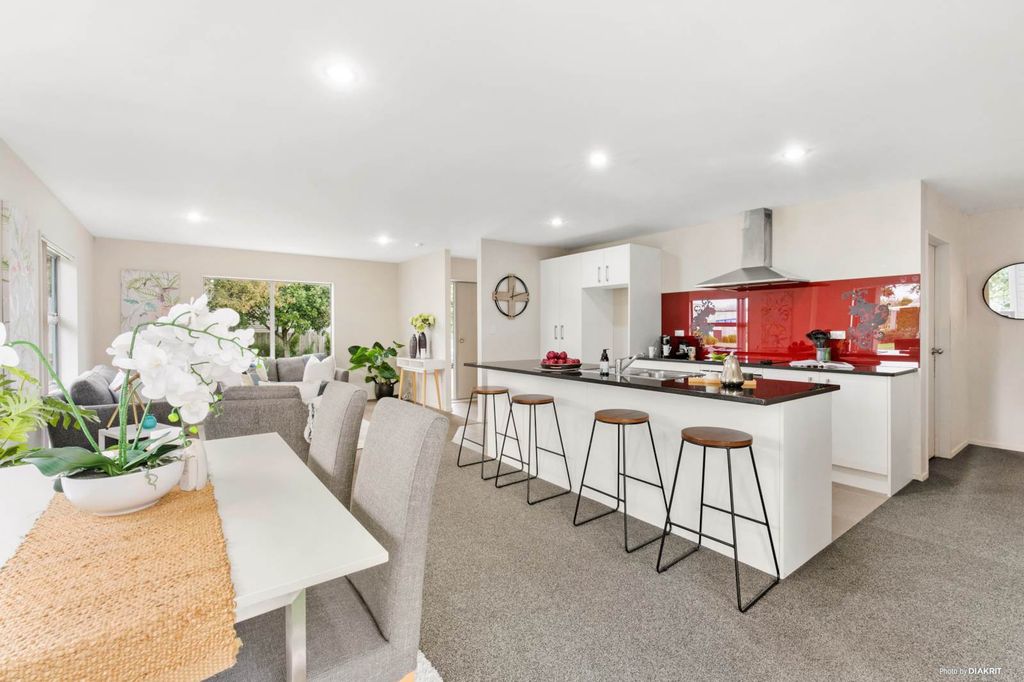 Property value - 70 Popokatea Drive, Takanini - realestate.co.nz