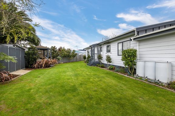 Property value - 12 Dellys Grove, Levin - realestate.co.nz