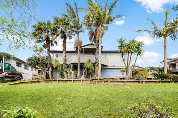 Property value - 2 Gordon Stanley Drive, Massey - realestate.co.nz