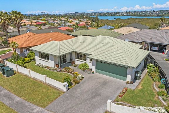Property value - 19 Kath Hopper Drive, Orewa - realestate.co.nz