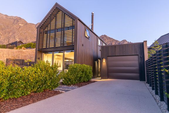Property value - 25 Falconer Rise, Jacks Point - realestate.co.nz
