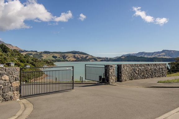 Property value - 25 Te Wharau Lane, Charteris Bay - realestate.co.nz