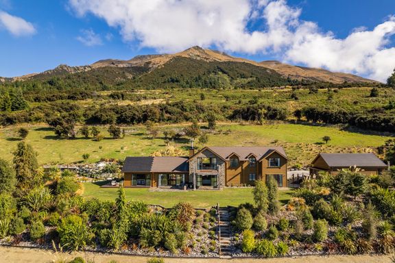 Sold - 1147B Lake Hawea-albert Town Road, Albert Town - realestate.co.nz