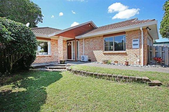 Property value - 35A Youngs Road, Papakura - realestate.co.nz