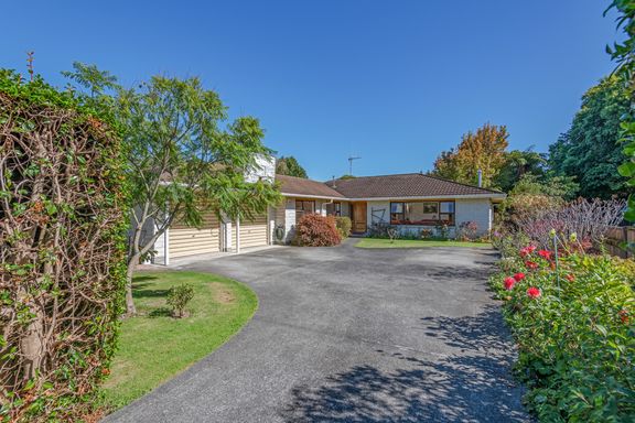 Property value - 43 Long Melford Road, Awapuni - realestate.co.nz
