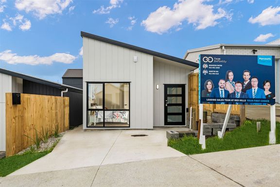 Property value - 15 Morus Road, Massey - realestate.co.nz